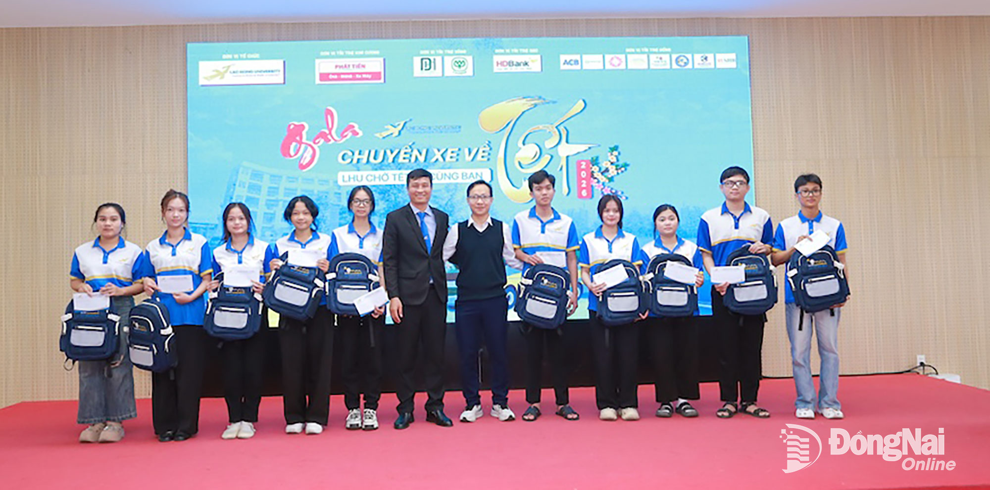 Lac Hong University supports over 400 students in returning home for ...