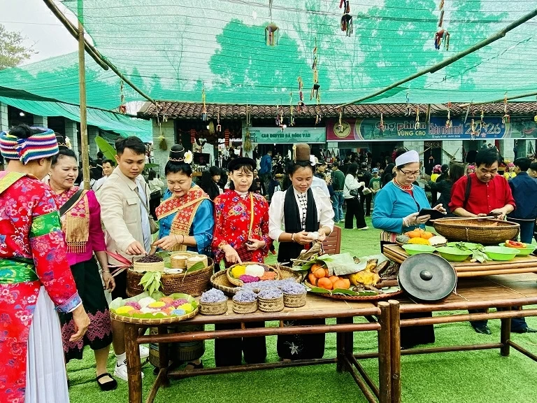 Hà Nội ghi nhận mức tăng trưởng đột biến về lượng khách và doanh thu du ...