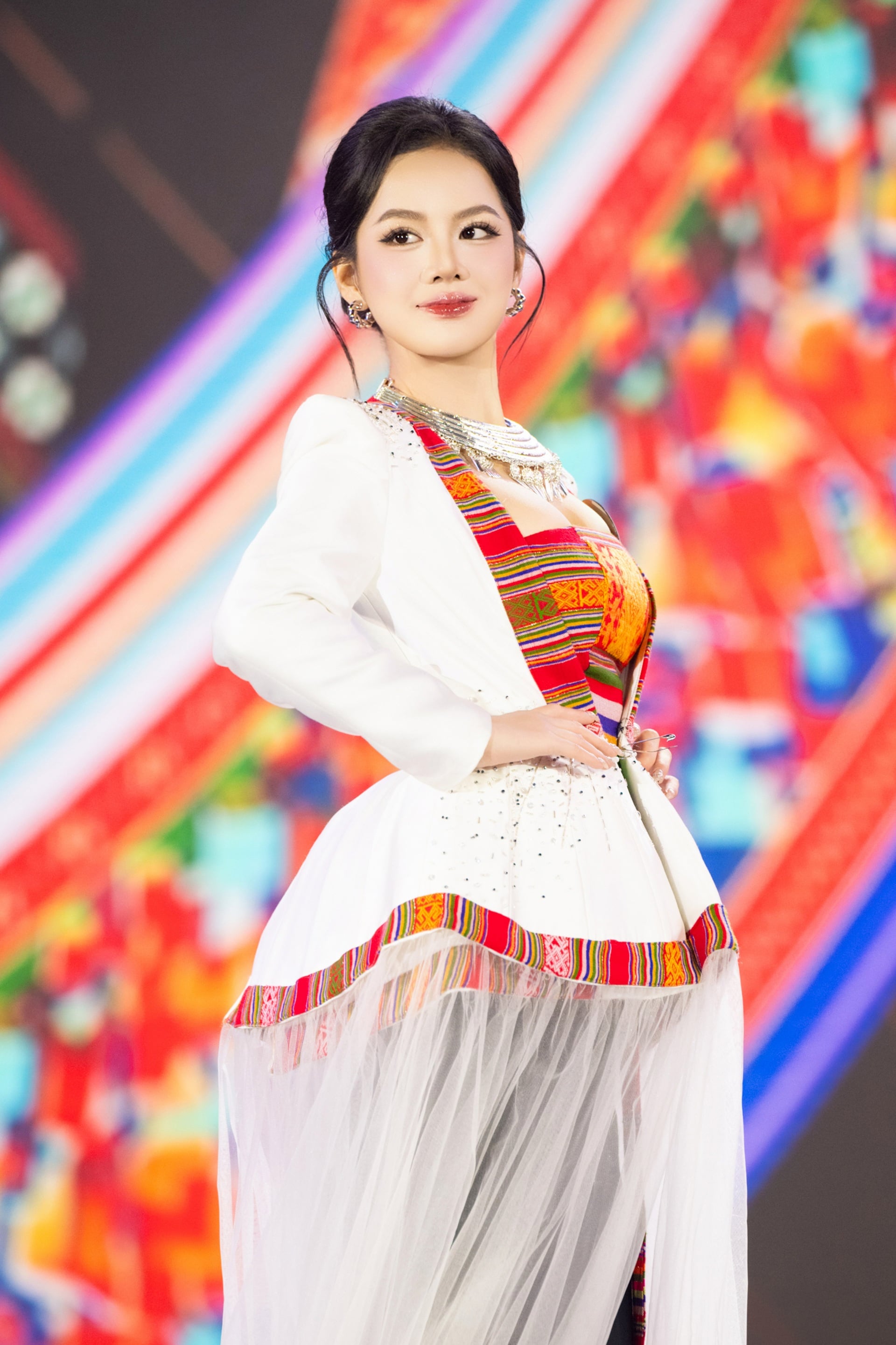 A 1.7m tall engineering student confidently showcases her intellectual ...