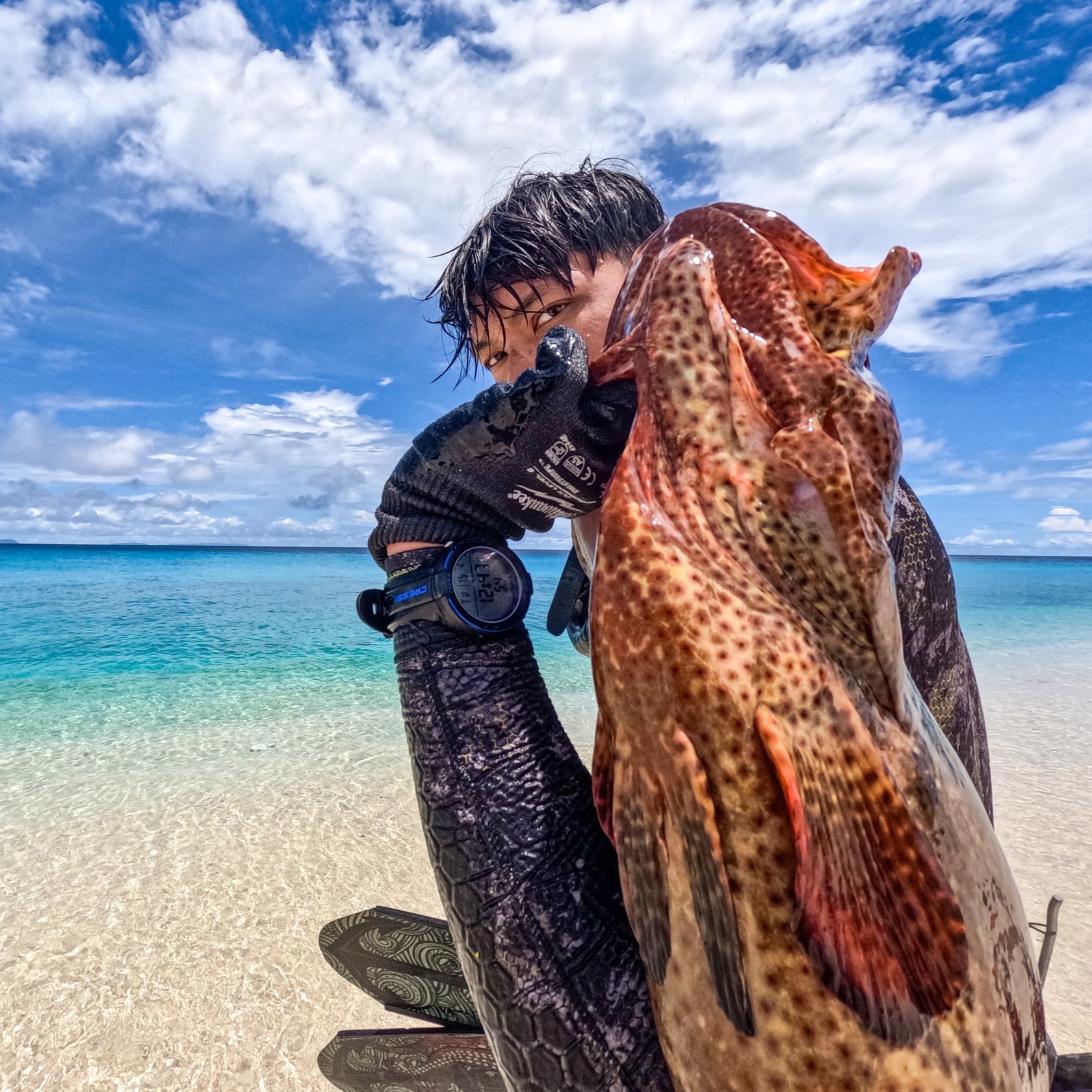 Vietnamese tourists live a wild lifestyle on a 'mysterious' island ...