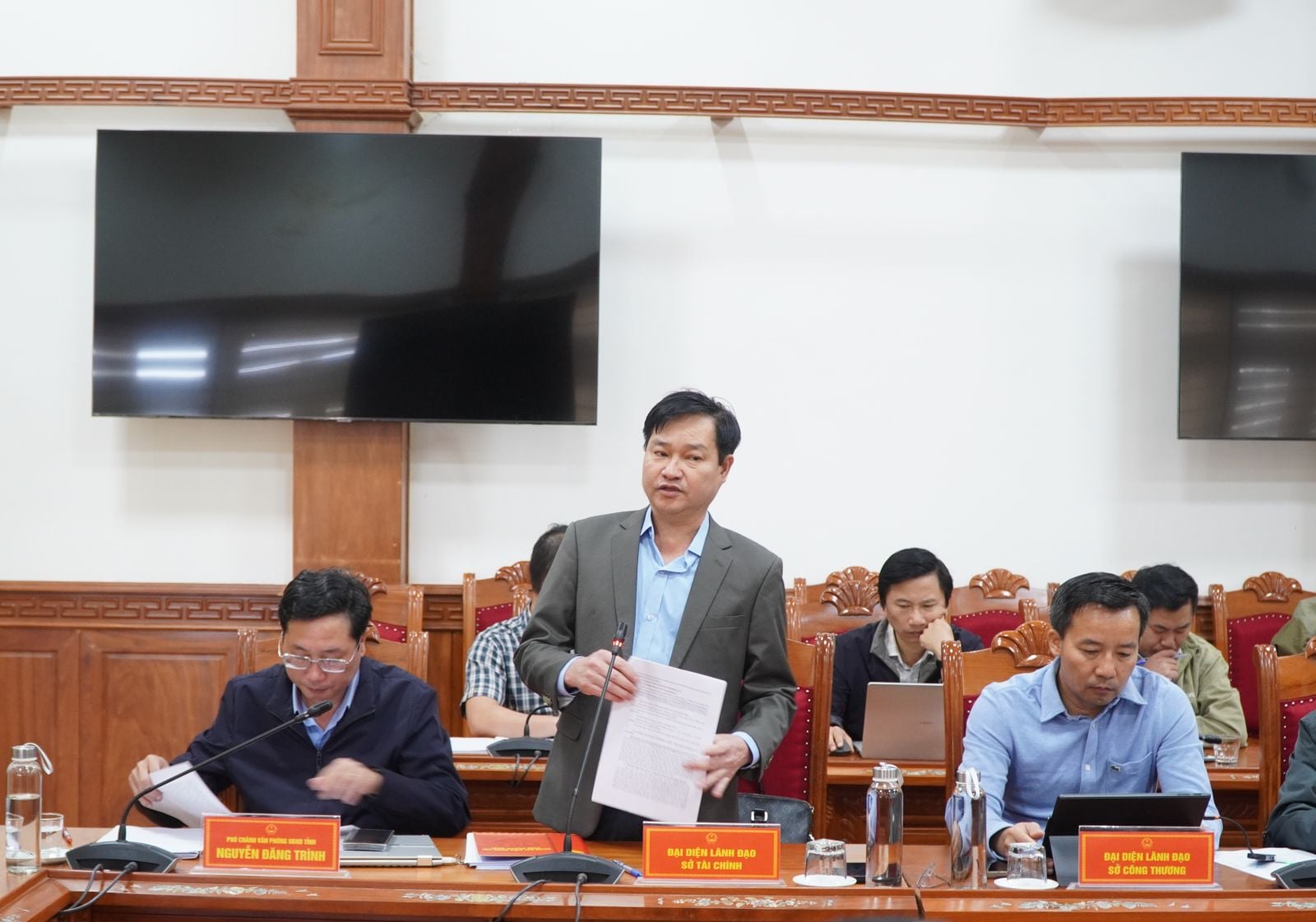 Vice Chairman of the Provincial People's Committee Tran Phuoc Hien held ...
