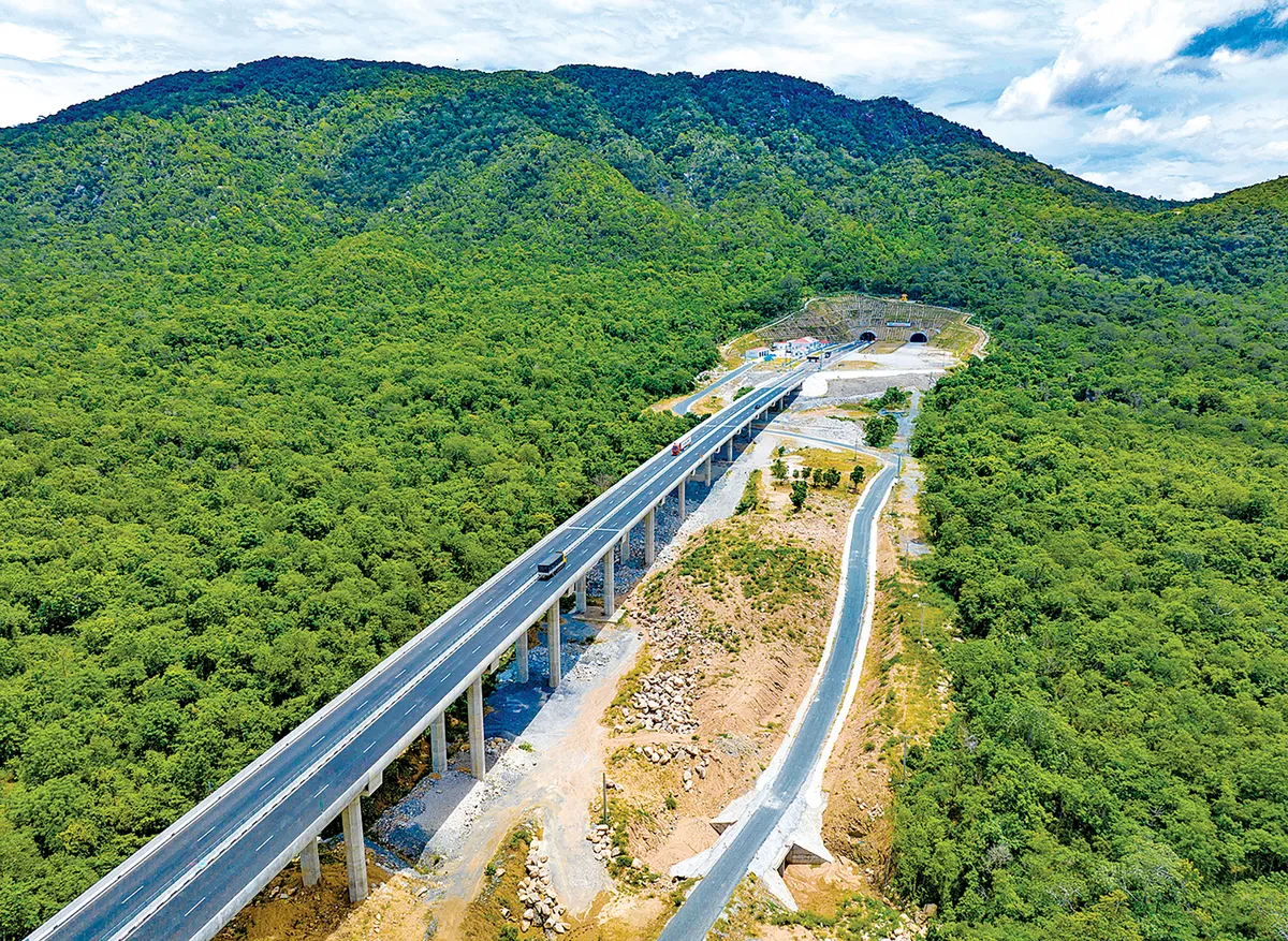 Over 3,000km of expressways: a strategic "lifeline" and a catalyst for ...