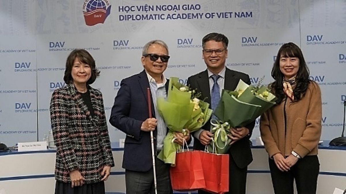 Khan Academy Vietnam partners with the Diplomatic Academy to promote ...