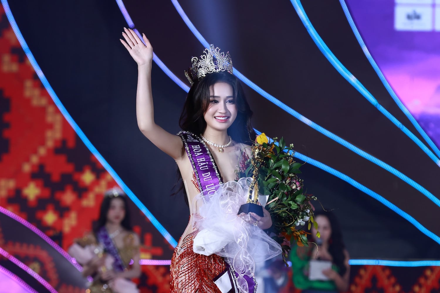 A girl from Hanoi, born in 2000, was crowned Miss Tourism Vietnam 2026.