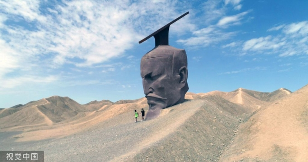 La estatua del emperador Han Wudi colocada en medio del desierto en ...