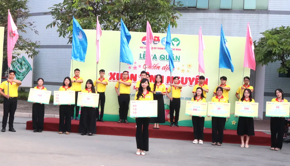 Nearly 1,500 students from the Ho Chi Minh City Academy of Cadres ...