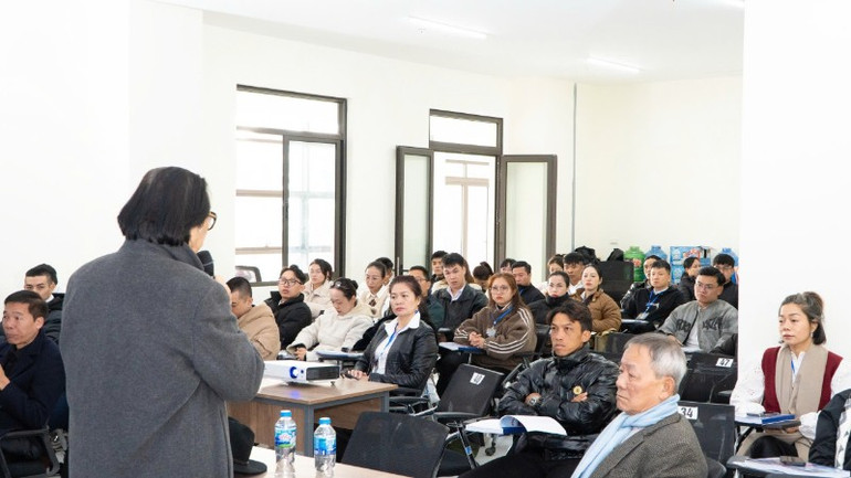 La Federación de Halterofilia y Culturismo de Vietnam capacita a ...