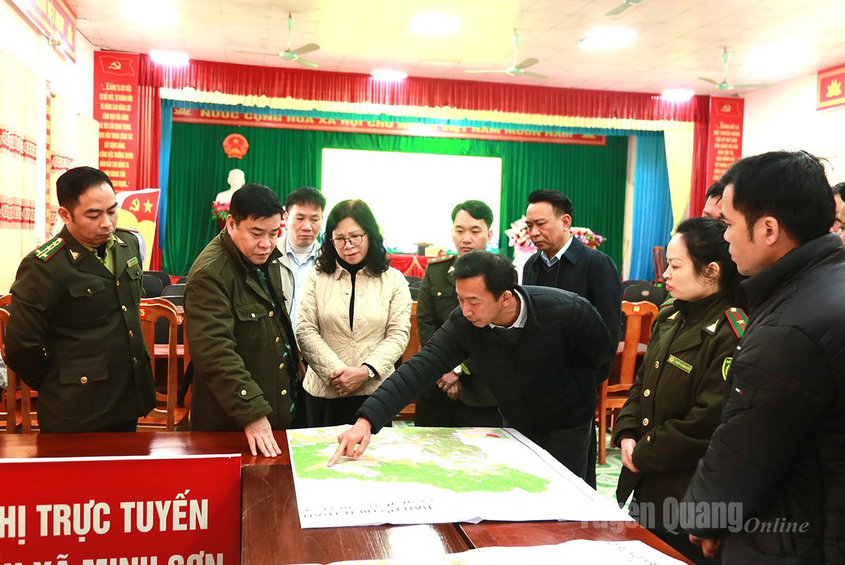Vice Chairman of the Provincial People's Committee Hoang Gia Long ...