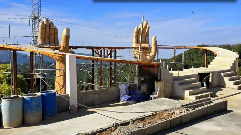 Una réplica del Puente Dorado en Da Nang está causando revuelo incluso ...