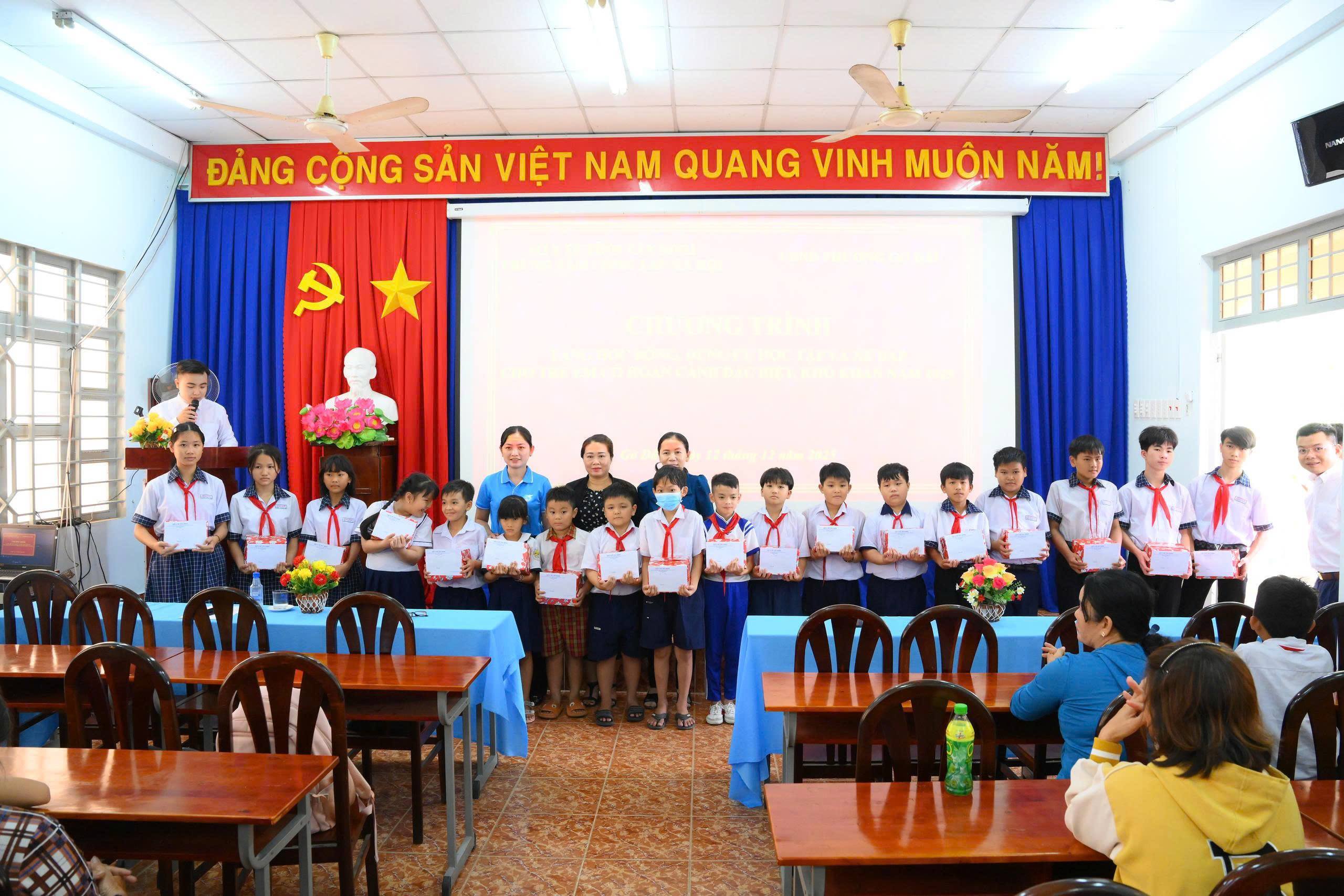 Mobilizing the strength of the whole society for the future of children.