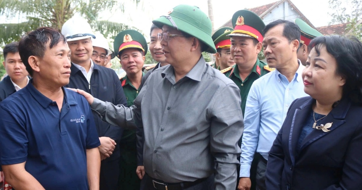 Le vice-Premier ministre Ho Quoc Dung rend visite aux habitants de Hoa ...