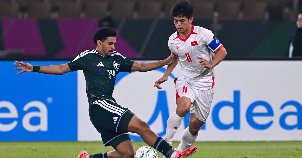 Vietnam U23 vs Saudi Arabia (second half) 1-0: Dinh Bac opens the scoring.