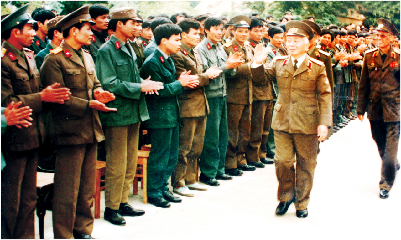 Ausbildungsstätte für politische Offiziere: Ein halbes Jahrhundert der ...