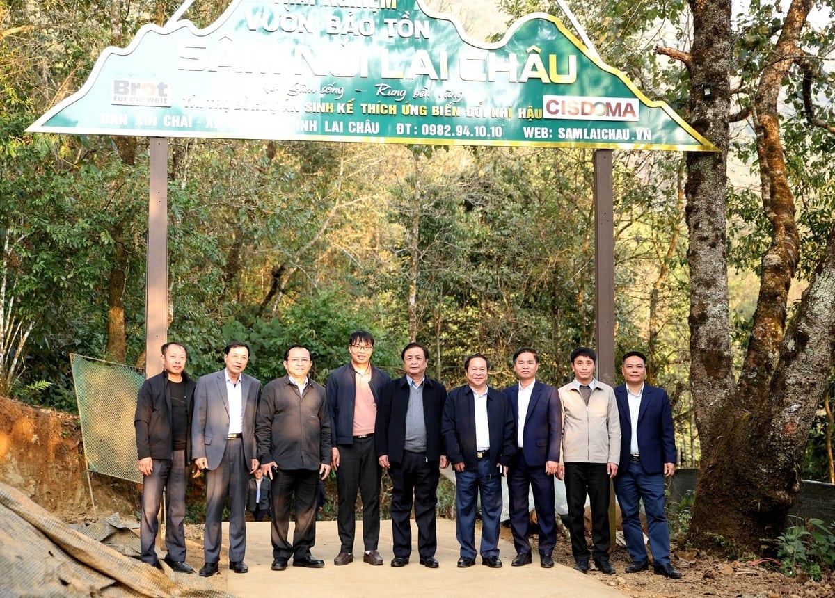 Vicevoorzitter van de Nationale Assemblee Le Minh Hoan bezoekt een ...