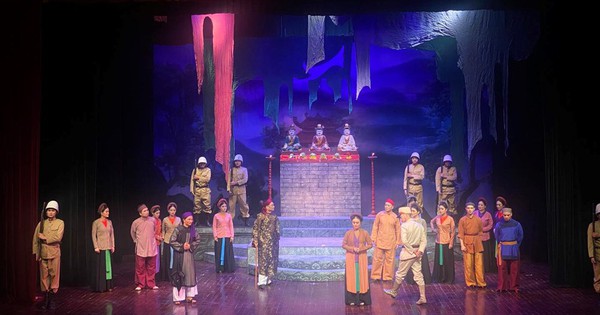 Melodi merdu opera tradisional Vietnam (cheo dan cai luong) menyambut ...
