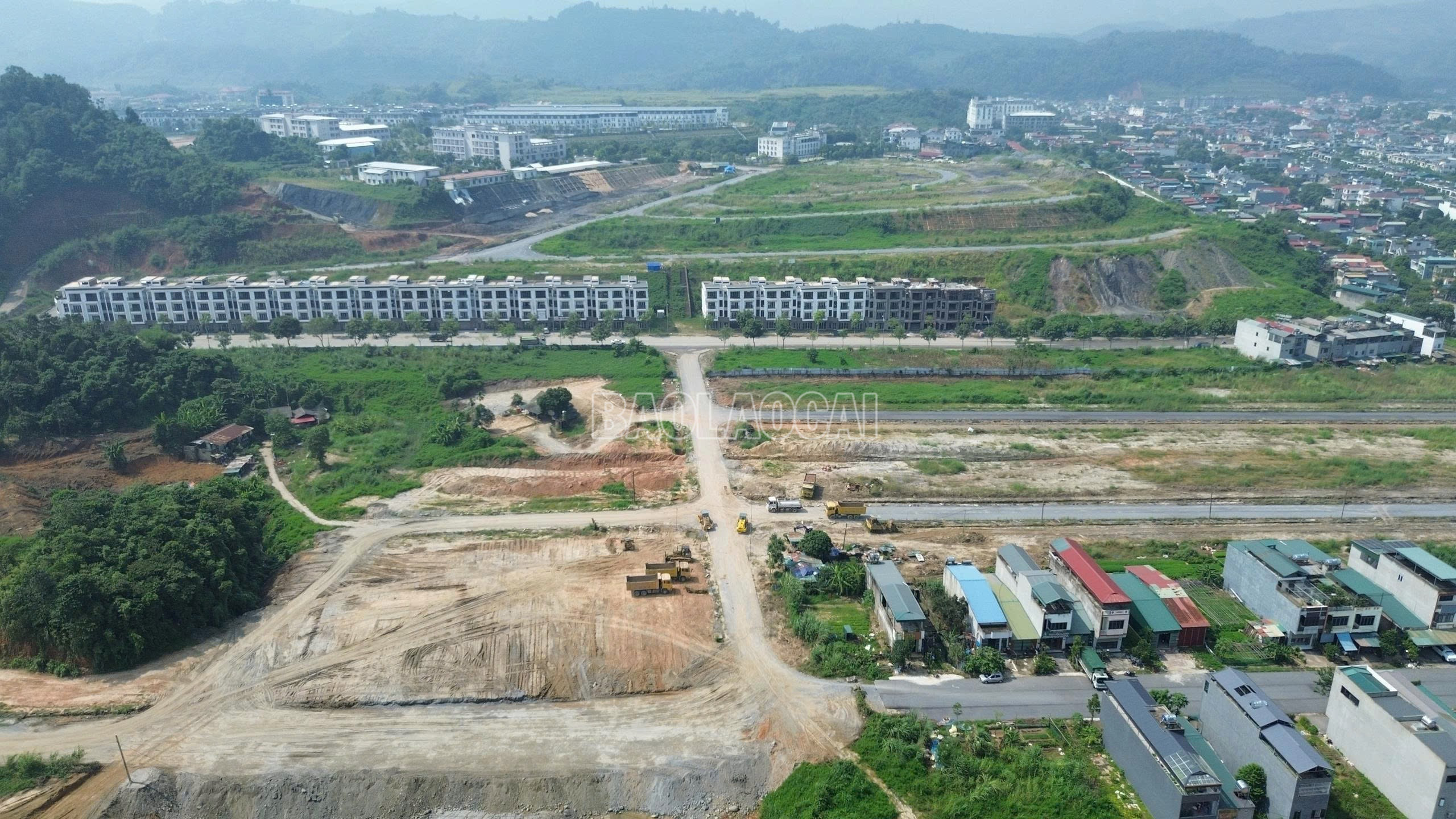 Lao Cai memfokuskan upayanya pada pembersihan lahan untuk area ...
