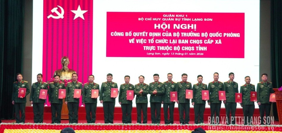 65 military officers hold the position of commander of the commune/ward ...