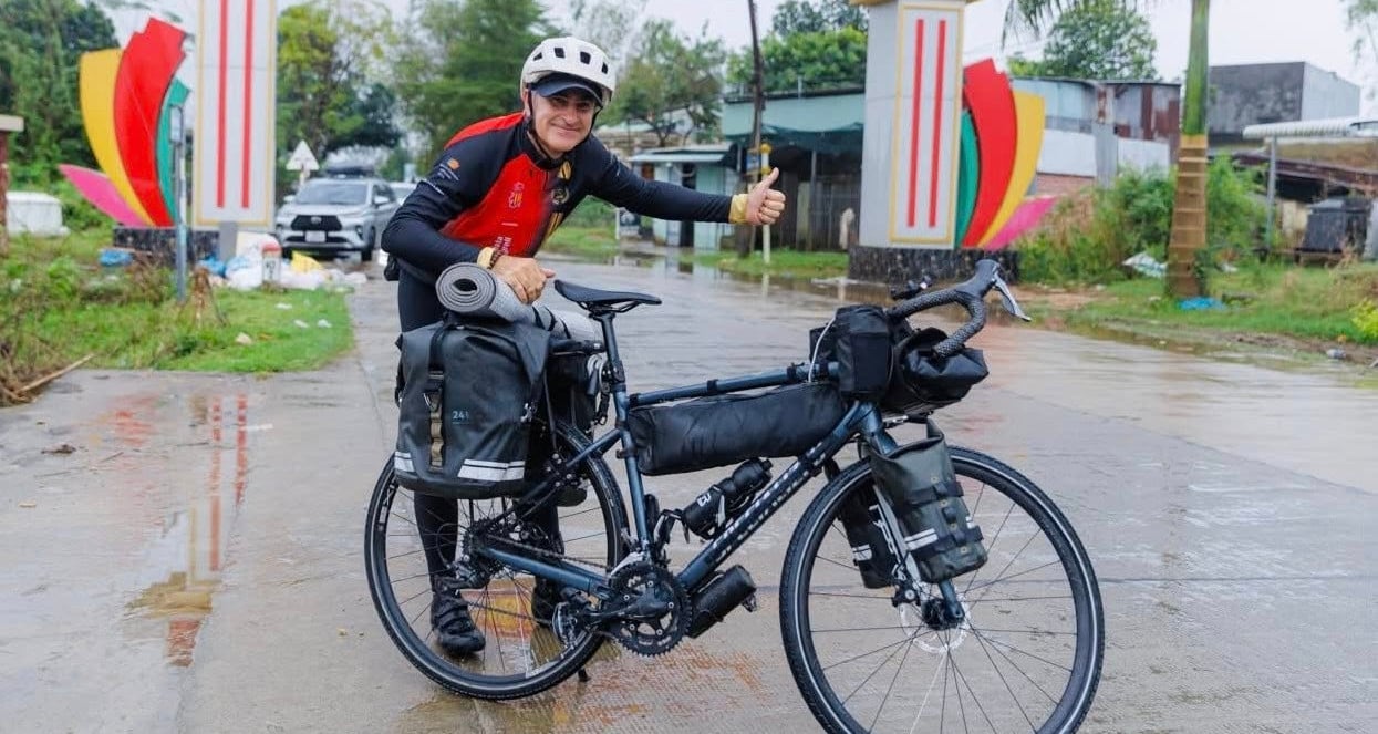 The reason why a 54-year-old foreigner sold his assets and cycled over ...
