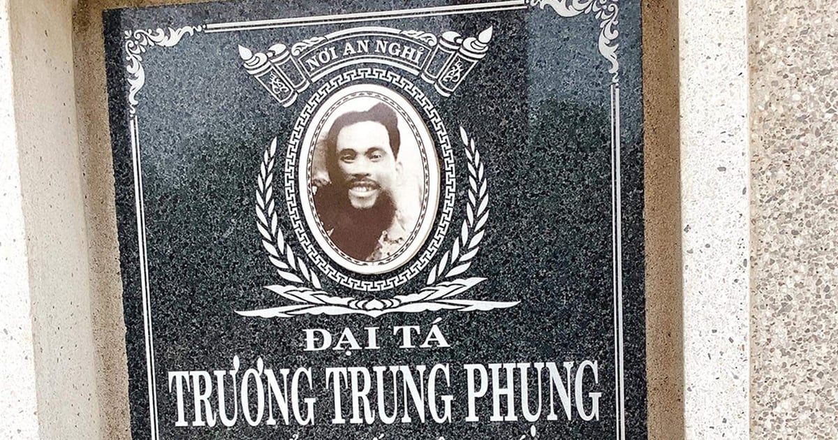 National Assembly delegate Truong Trung Phung stands in solidarity with ...