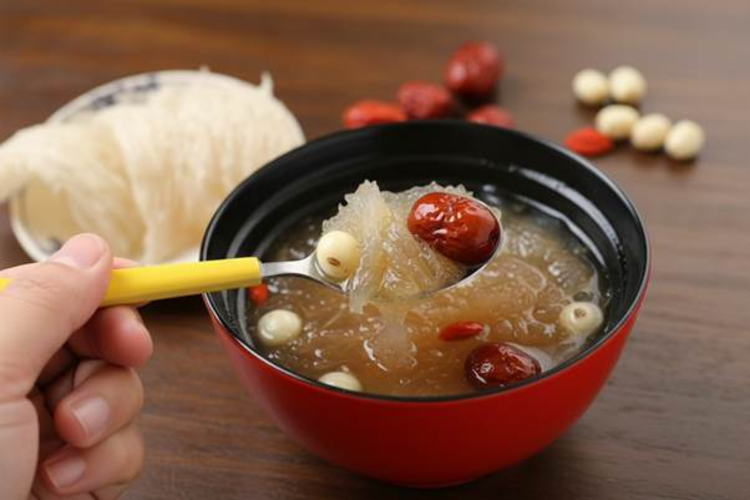 Simple recipe for steaming bird's nest with rock sugar and red dates ...