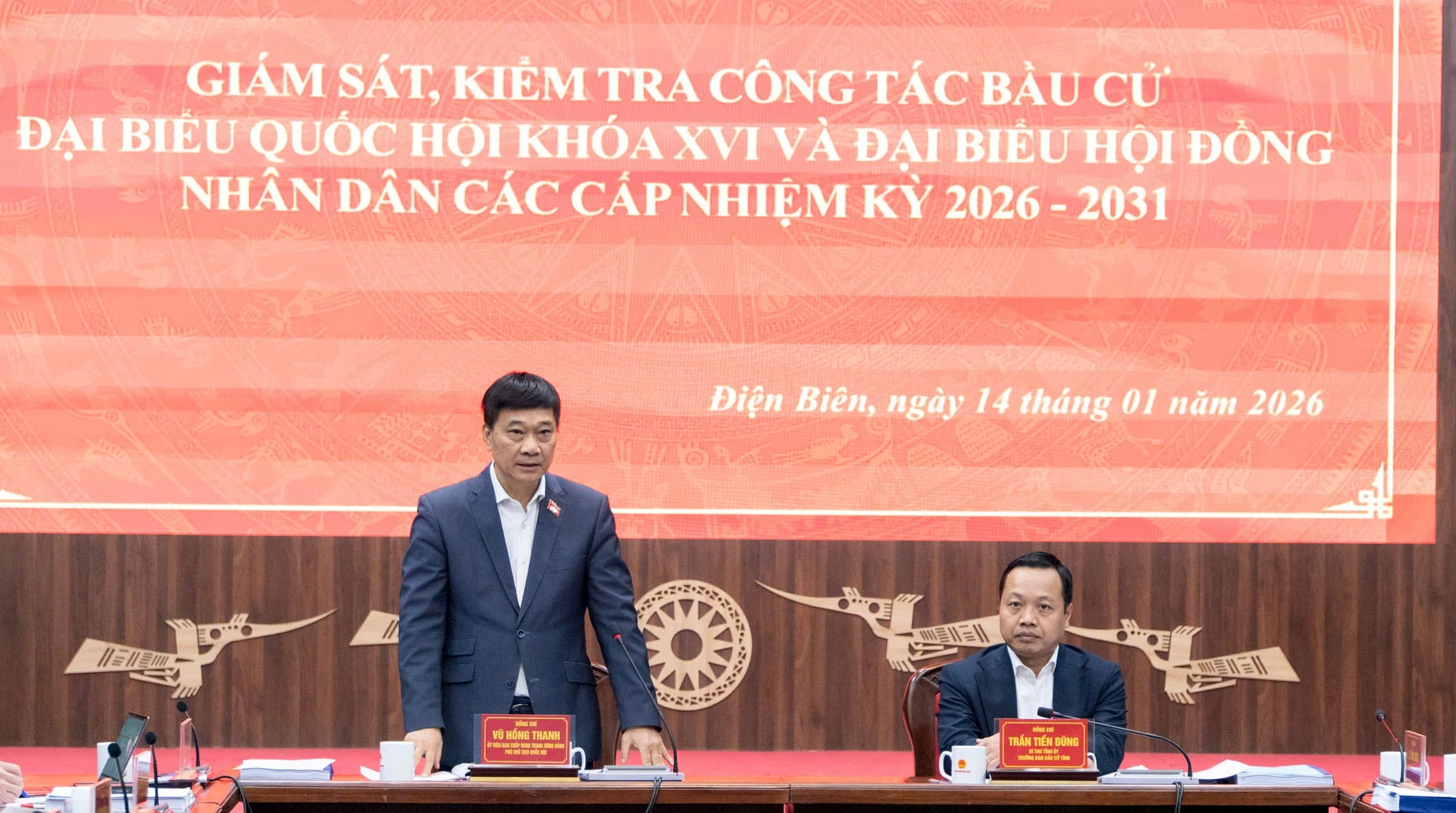 Deputy Speaker of the National Assembly Vu Hong Thanh supervises and ...