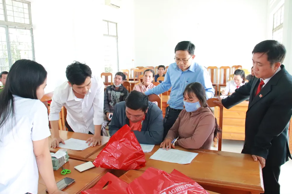 Gia Lai: Landübergabe für den Bau eines Umsiedlungsgebiets für Menschen ...