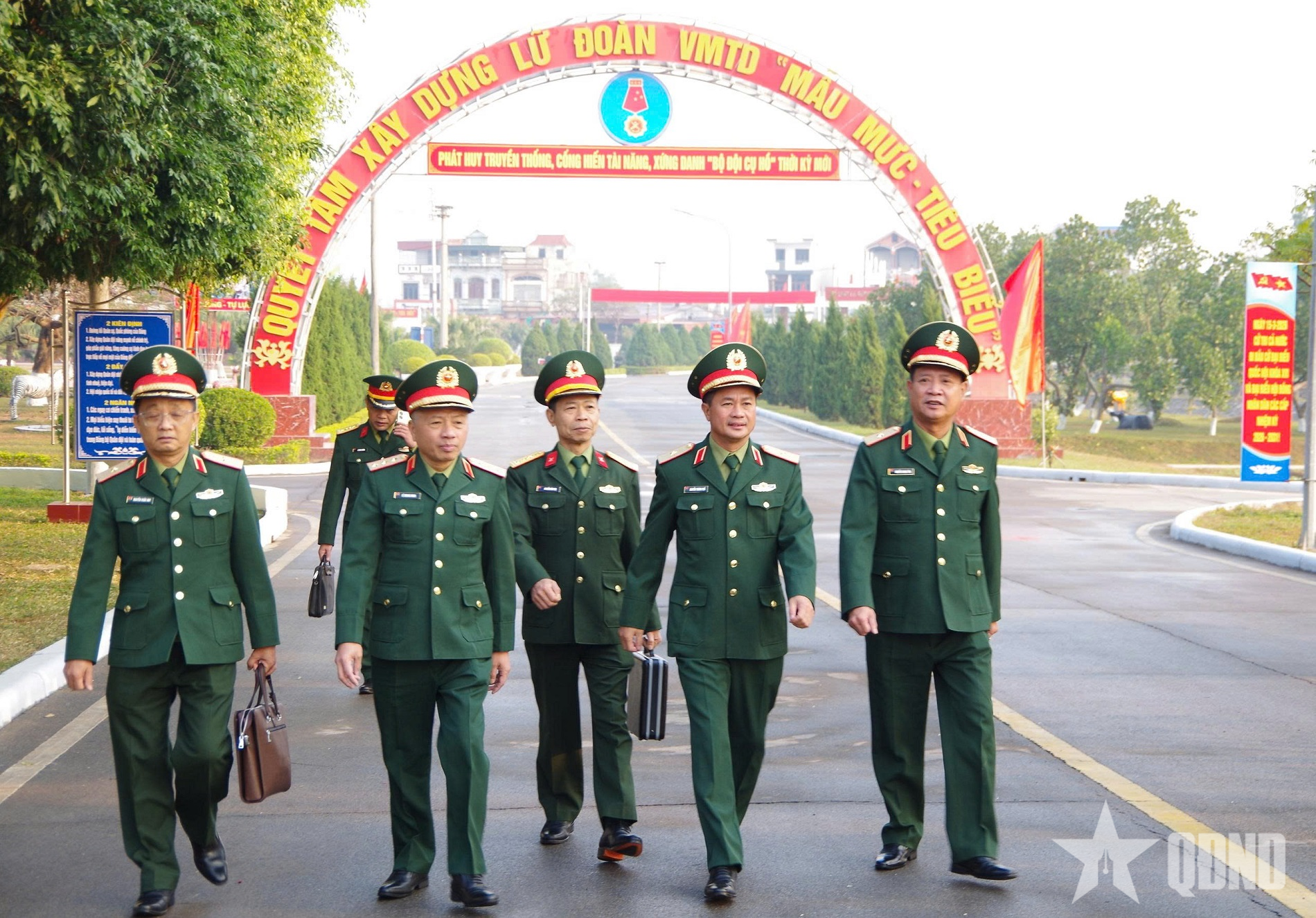 General Le Quang Minh inspects combat readiness at Brigade 164.