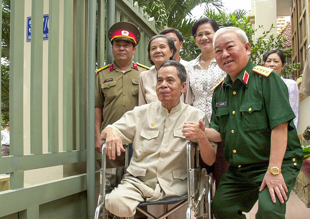 Eroul din țara „nucilor de cocos verzi și a flăcărilor roșii”