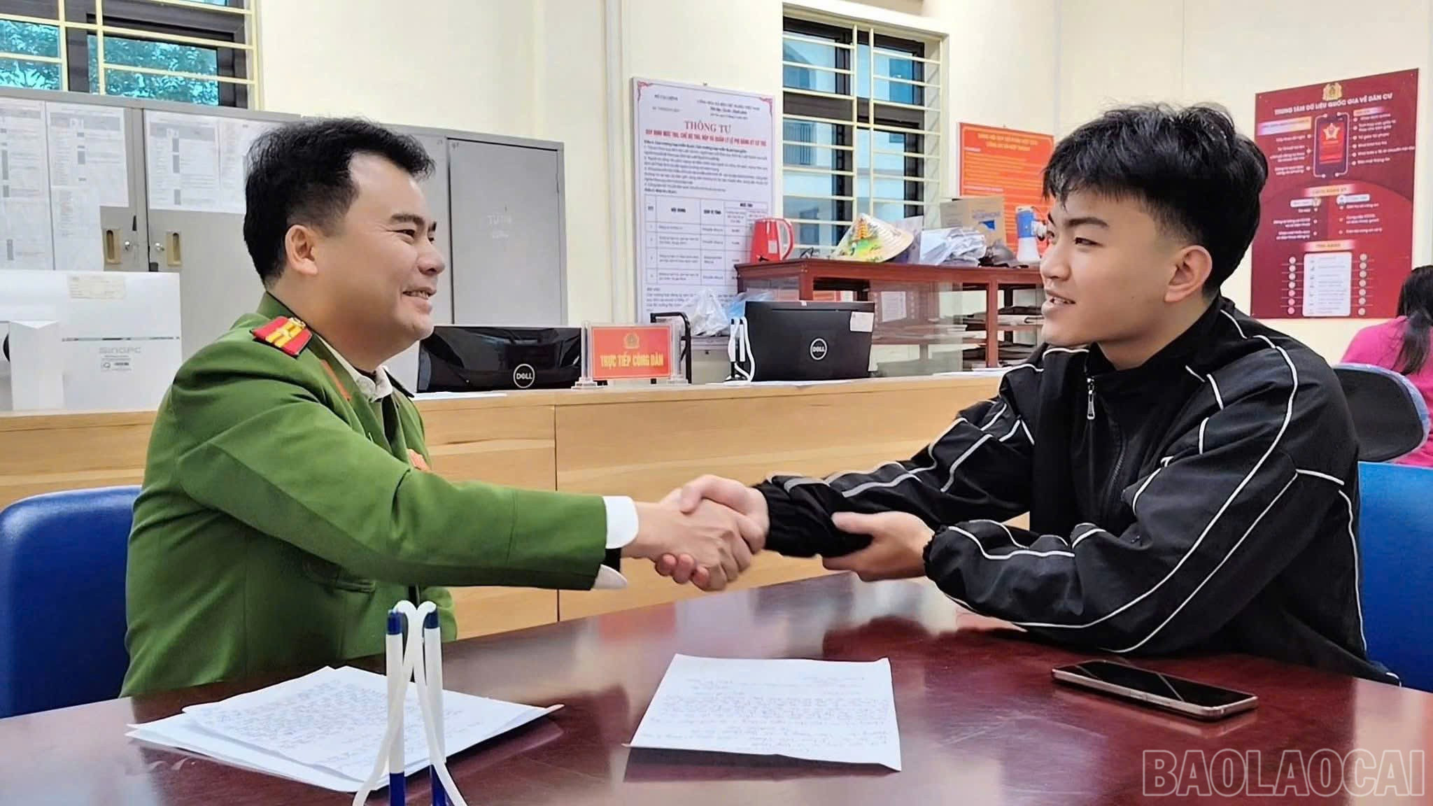 La police de la commune de Hop Thanh a rapidement vérifié les ...