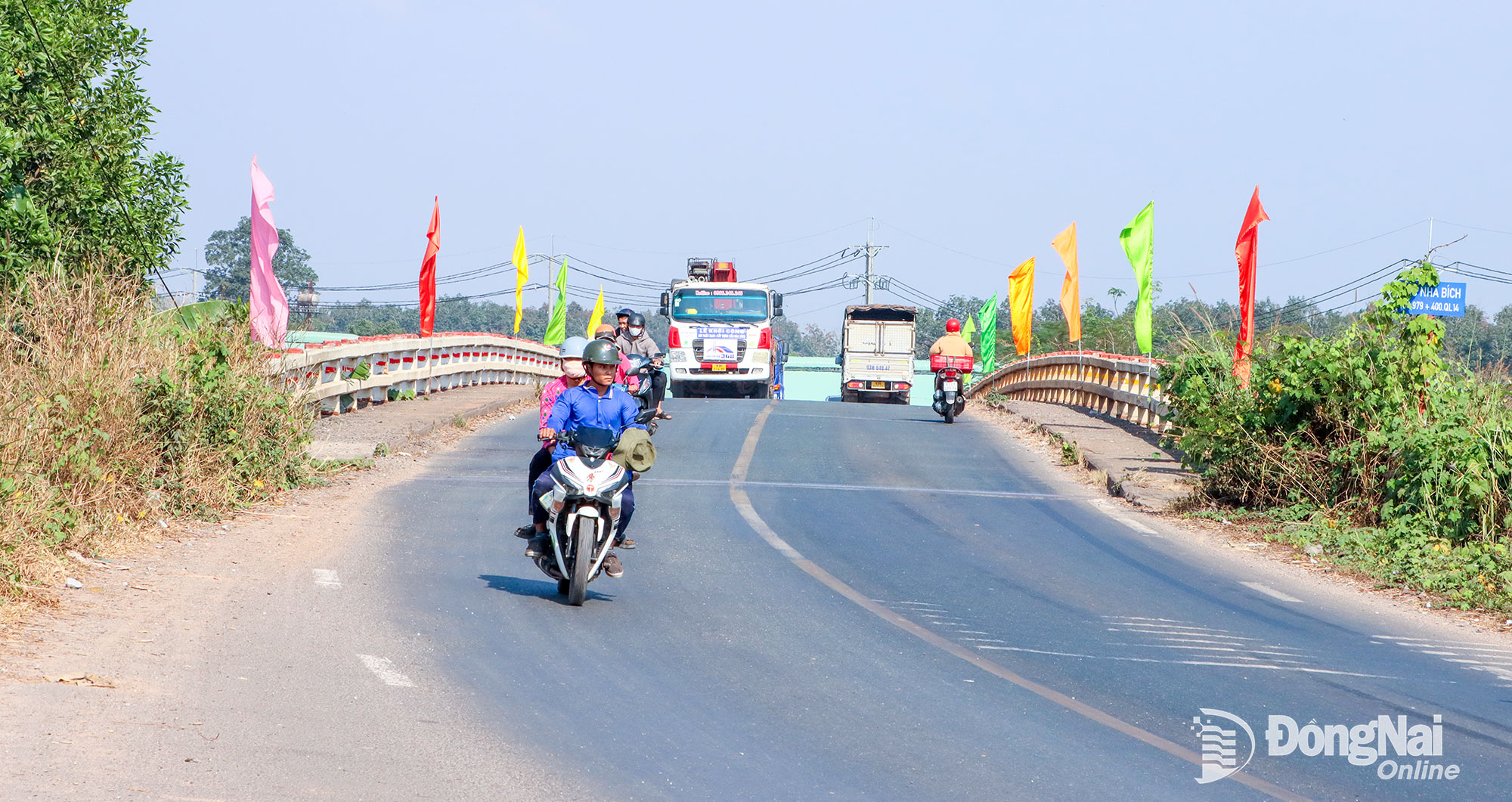 Construction begins on Nha Bich Bridge.