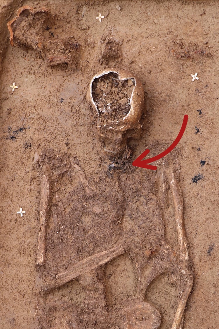 Strange ancient tomb discovered in Frankfurt with mysterious amulet.