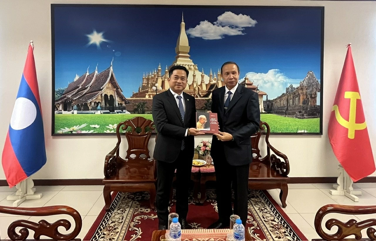 The Consul General of Laos and the Governor of Khon Kaen province ...