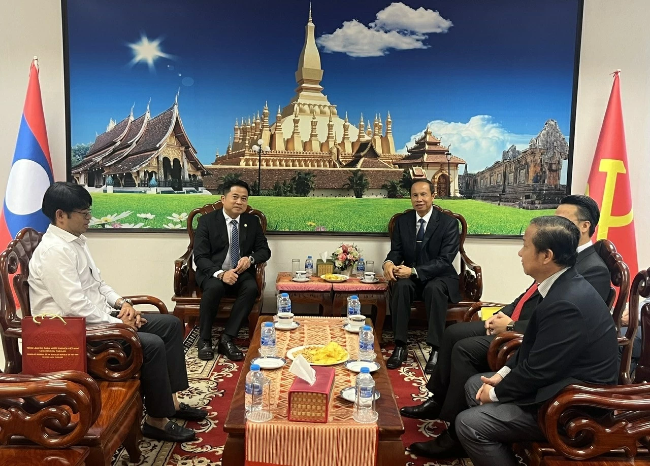 The Consul General of Laos and the Governor of Khon Kaen province ...
