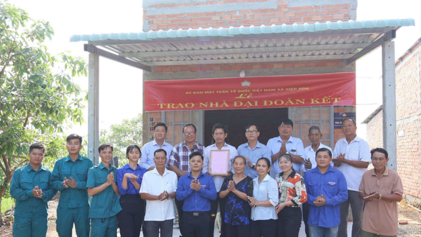 Hiep Hoa Commune: Donating 5 houses under the Great Solidarity program.