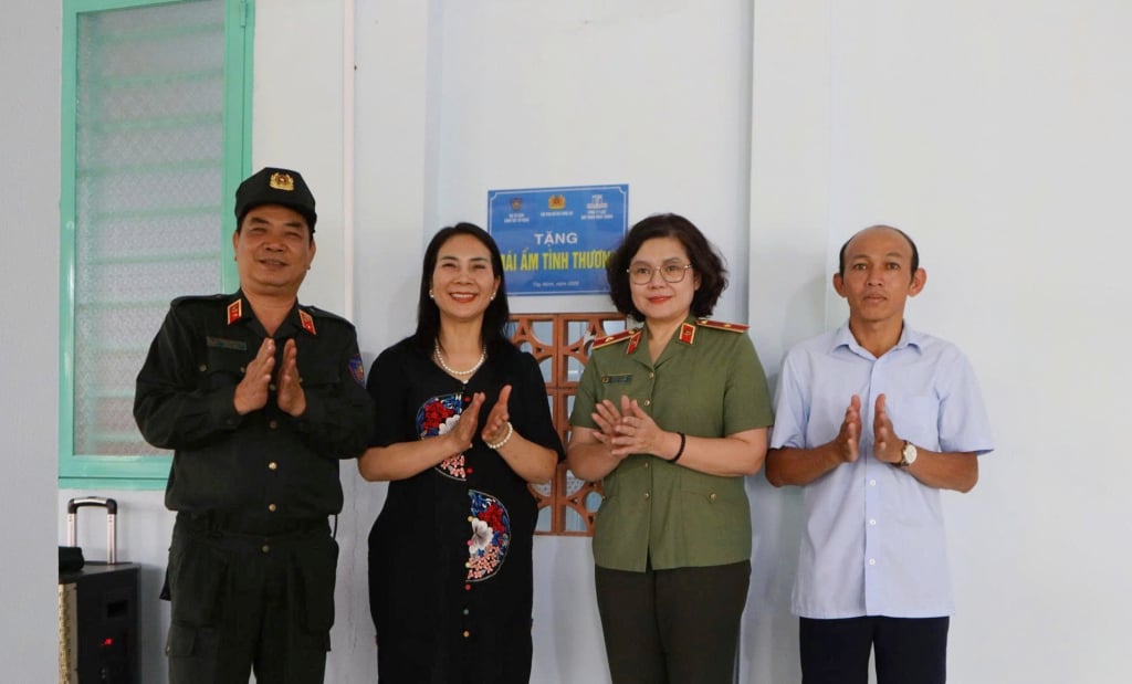 Polizei von Tay Ninh: Gemeinsam für Liebe und Mitgefühl.