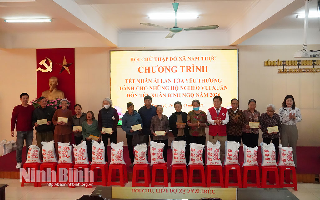 The Nam Truc Commune Red Cross Society distributed Tet (Lunar New Year ...