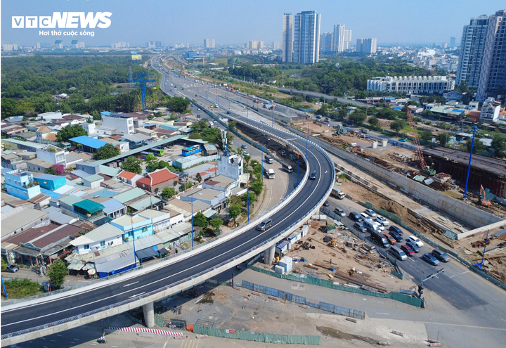 Ho Chi Minh City is investing in 77 key transportation projects with a ...