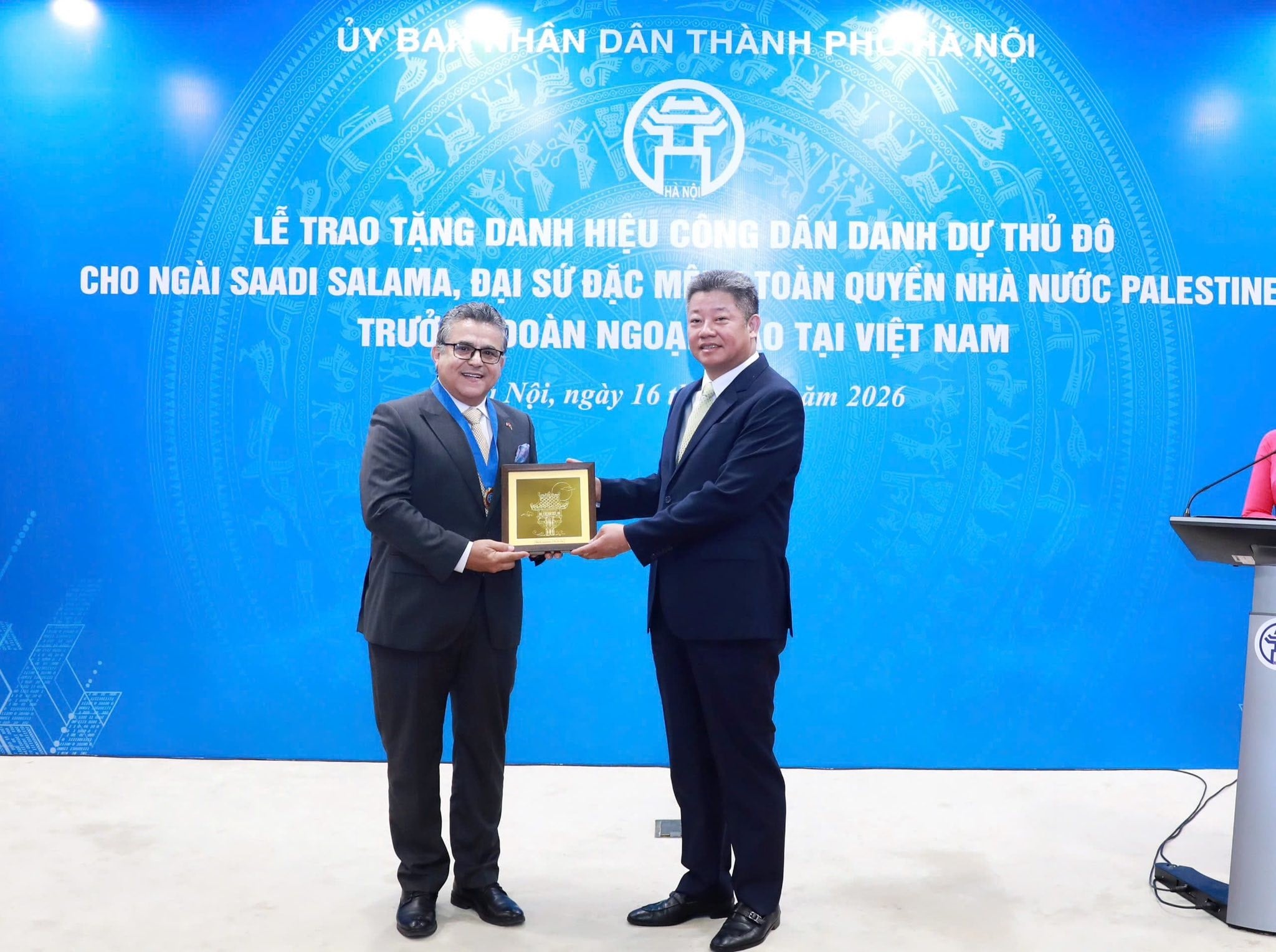 Ambassador Saadi Salama was awarded the title of Honorary Citizen of Hanoi.