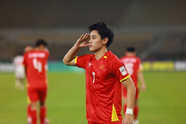 The Chinese goalkeeper is in 'godlike' form and ready to stop Vietnam ...