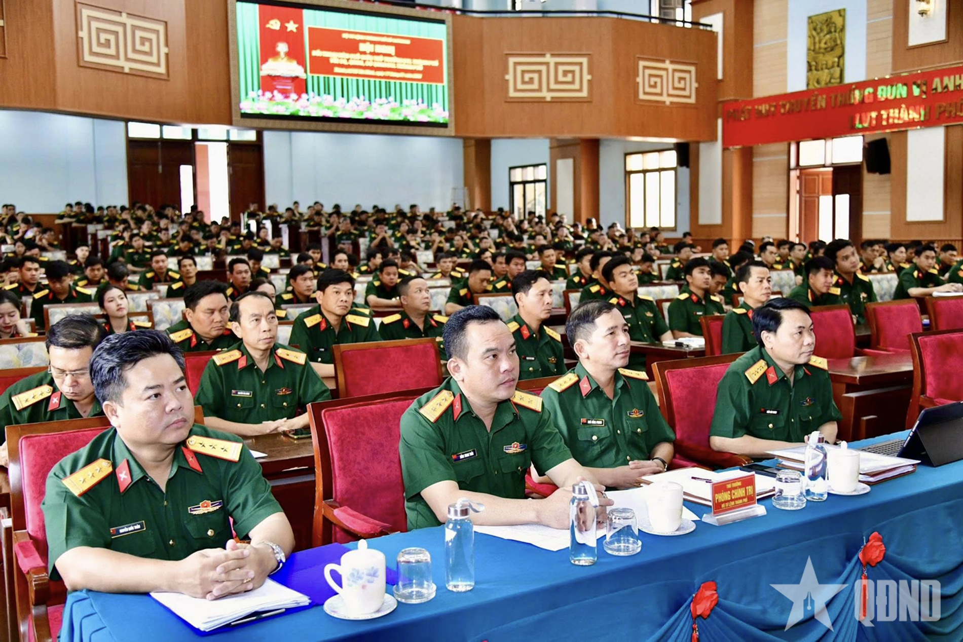 The Commander and Political Commissar of the Ho Chi Minh City Command ...