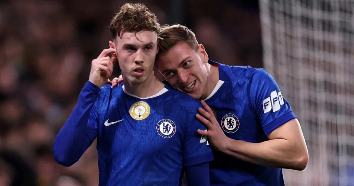 Chelsea continues to relentlessly pursue Manchester United and Liverpool.