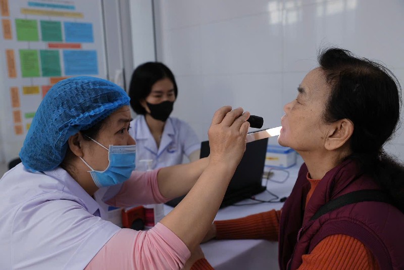 Hanoi residents benefit from smart healthcare at 4.0 health centers.