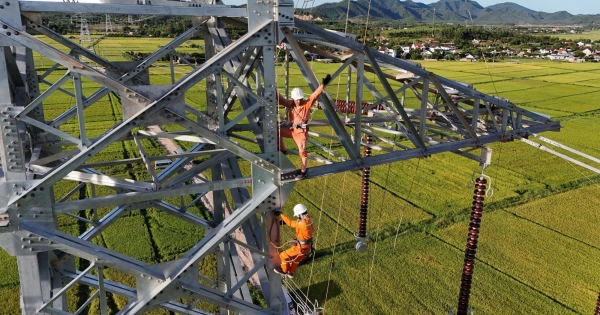 Bank capital flows accelerate into major power projects.