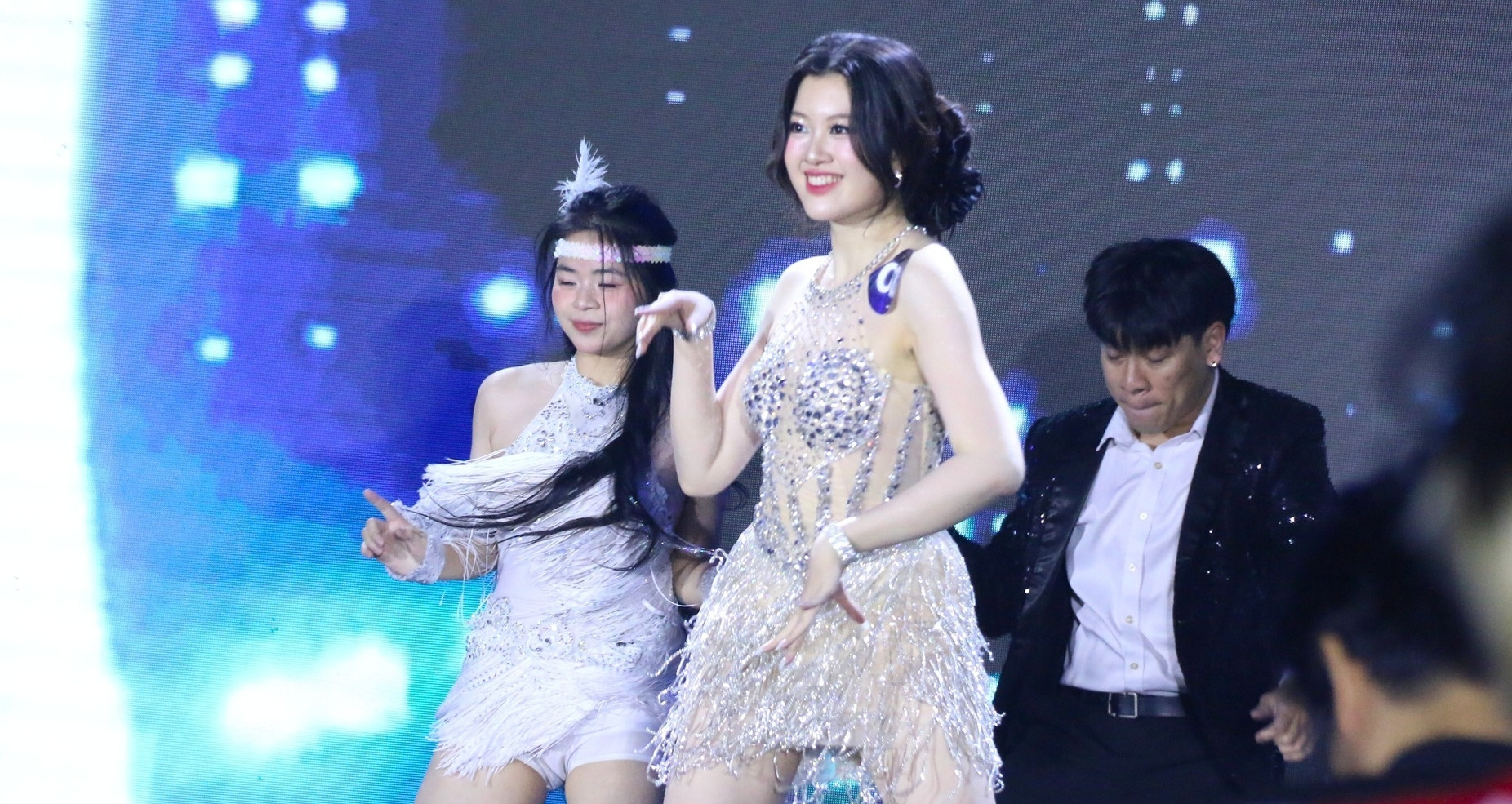 Admire the beautiful faces of the female students competing in the Miss ...