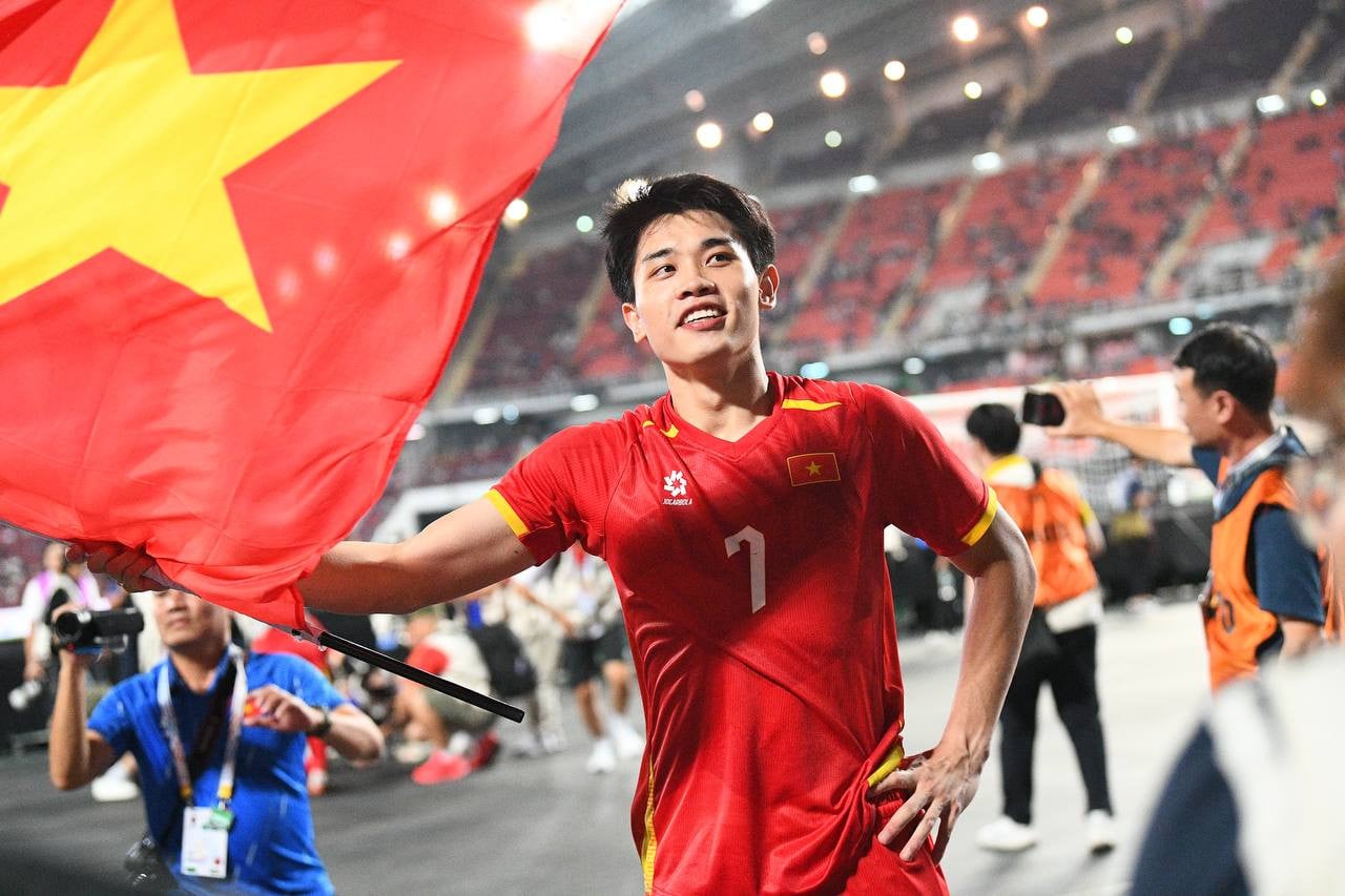 El futbolista Nguyen Dinh Bac causa sensación con su adorable ...