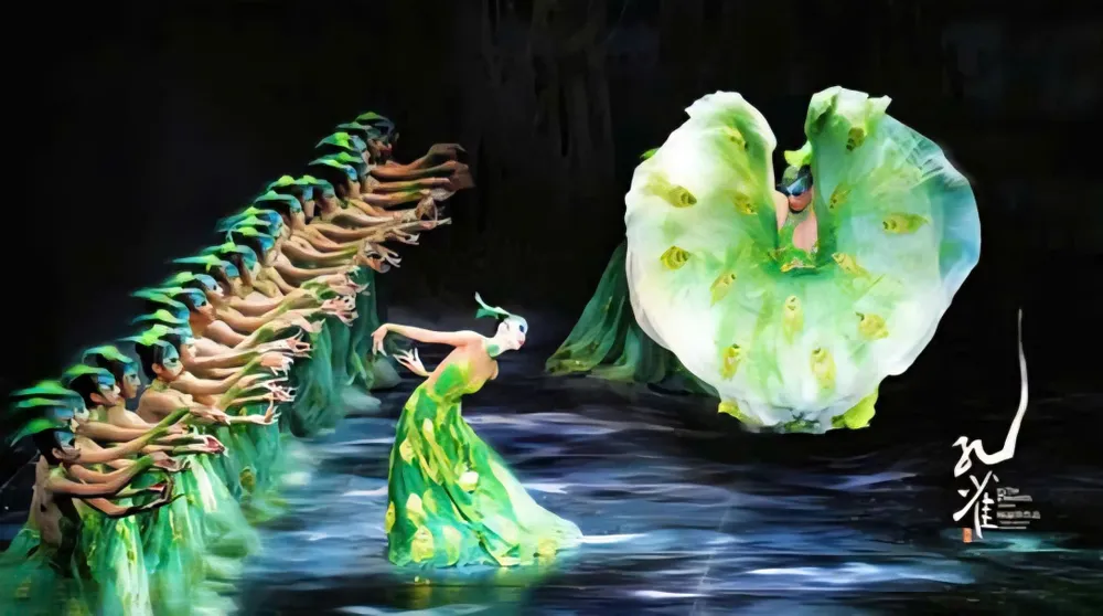 "Sang Merak dari Desa Tari," Duong Le Binh, membawakan balet "Merak" ke ...