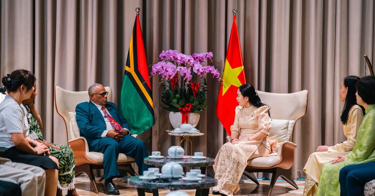 Van Lang University welcomes the Prime Minister of the Republic of ...