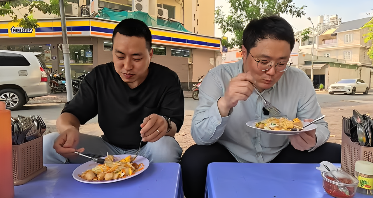 Koreanische Touristen probieren in Ho-Chi-Minh-Stadt ein einzigartiges ...