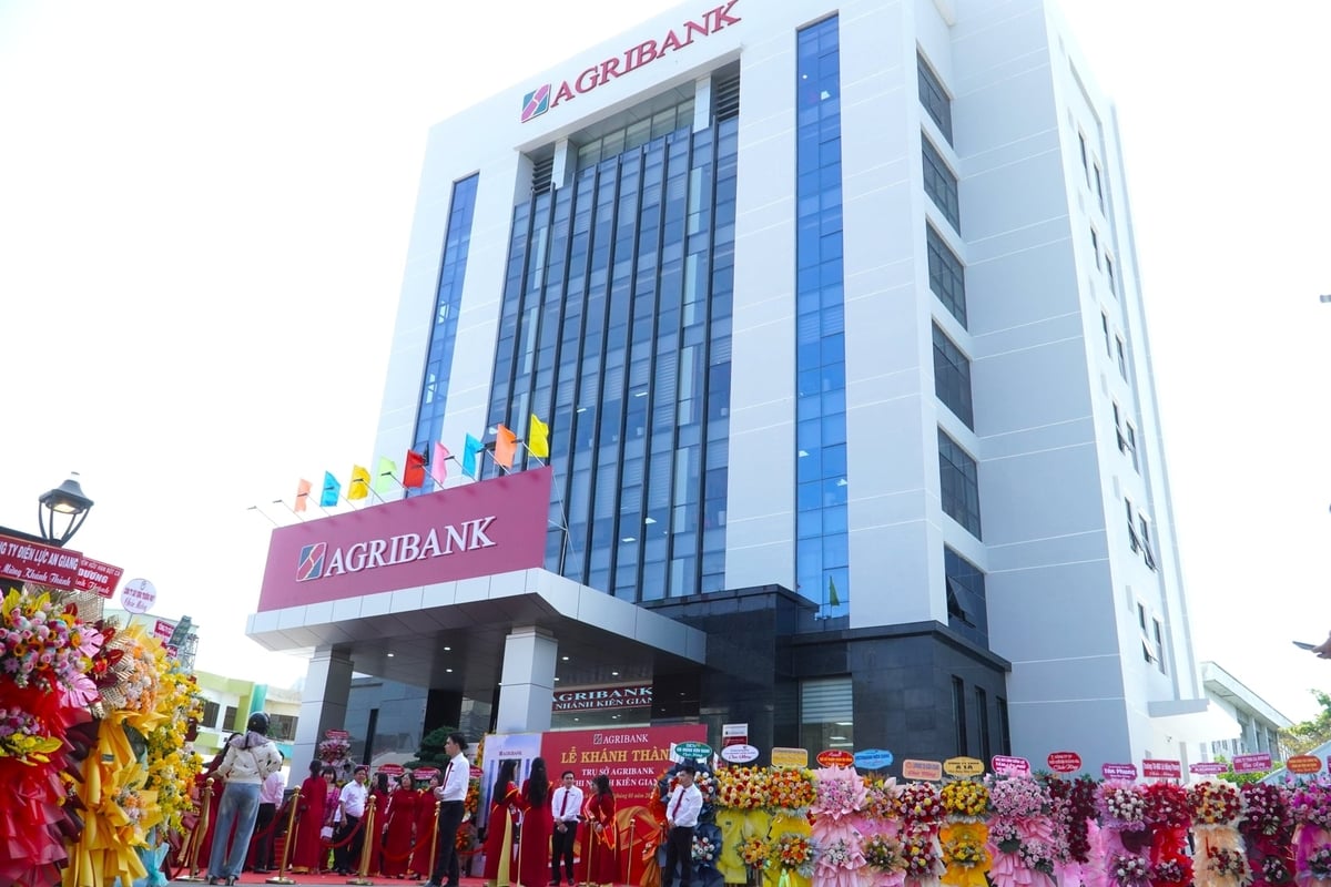 La sucursal de Agribank en Kien Giang inaugura su nueva sede de 7 pisos.