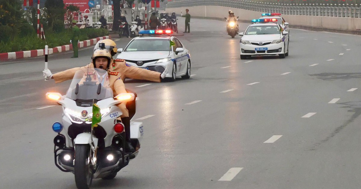 Traffic police officers successfully completed their duties, ensuring ...